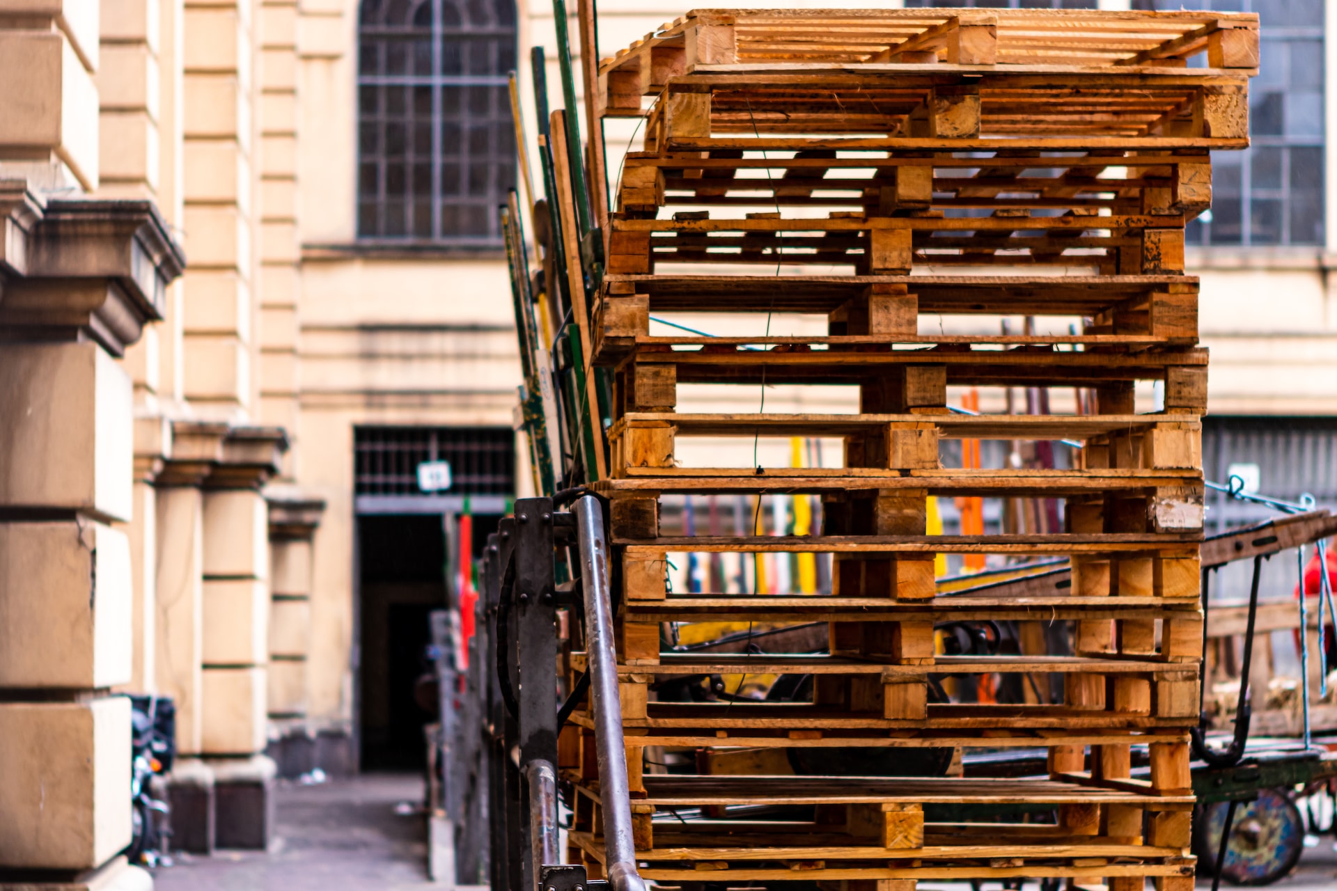 A Guide To Pallet Delivery Services: Choosing the Right Contract ...